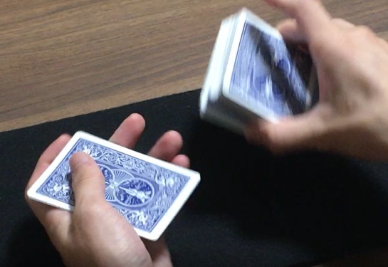 フラリッシュエスケープの種明かし・解説｜アクロバティックなテレポーテーション | TANECOLE MAGIC