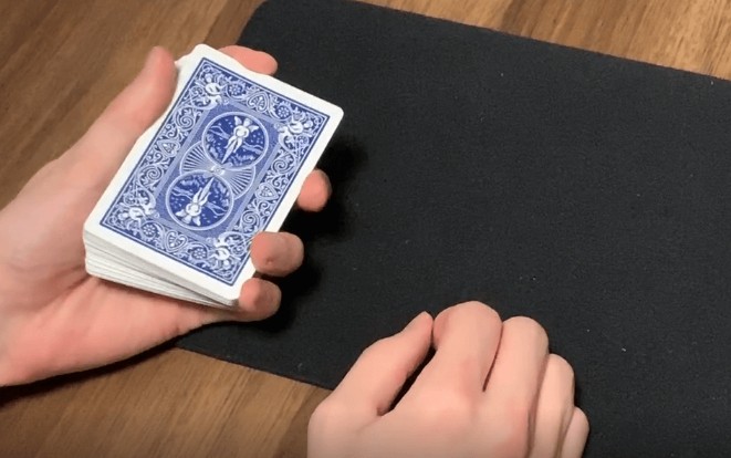 インポッシブルピックアップの種明かし・解説｜4人同時に行うカード当て | TANECOLE MAGIC