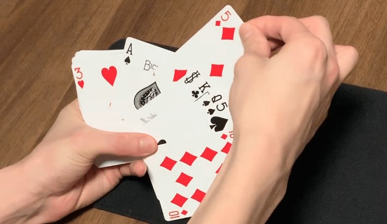 インポッシブルピックアップの種明かし・解説｜4人同時に行うカード当て | TANECOLE MAGIC