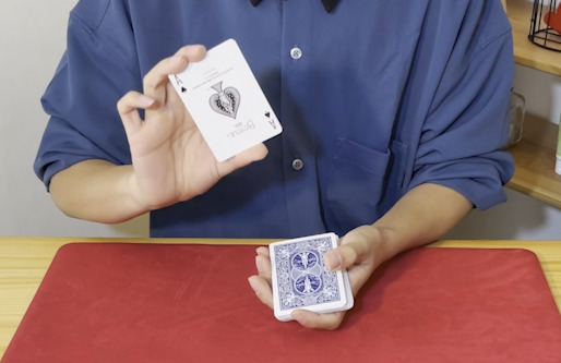 エレベーターカード | 上から下へ、下から上へと移動を繰り返すカード | TANECOLE MAGIC