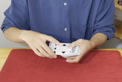 エレベーターカード | 上から下へ、下から上へと移動を繰り返すカード | TANECOLE MAGIC