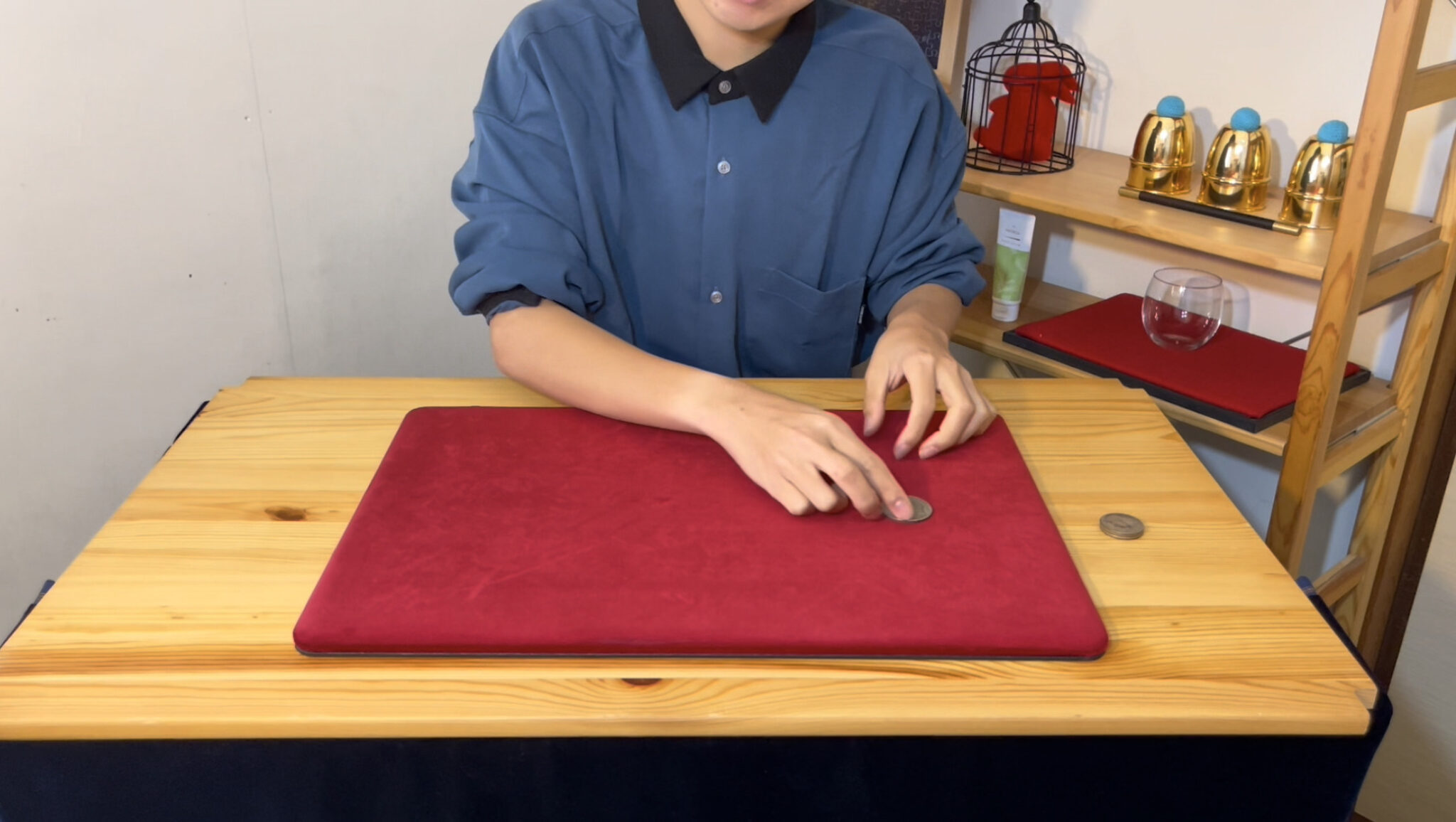 3枚のコイン | 一瞬のうちに起こるコインの消失と出現 | TANECOLE MAGIC