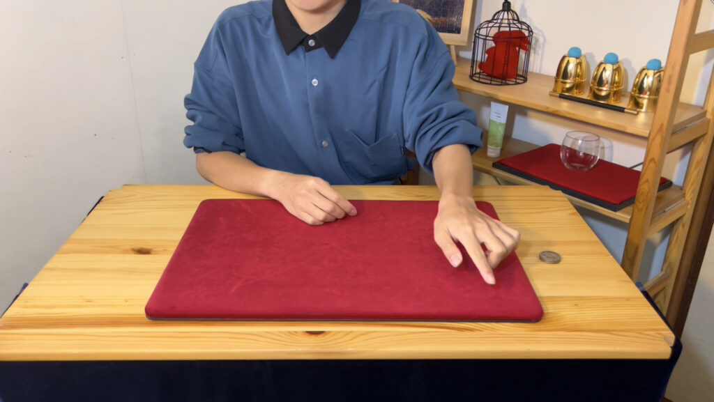 3枚のコイン | 一瞬のうちに起こるコインの消失と出現 | TANECOLE MAGIC