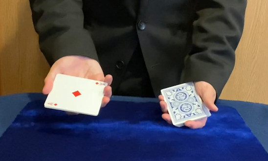 キングに変化するエース | 基本技法だけでできる4枚の変化現象 | TANECOLE MAGIC