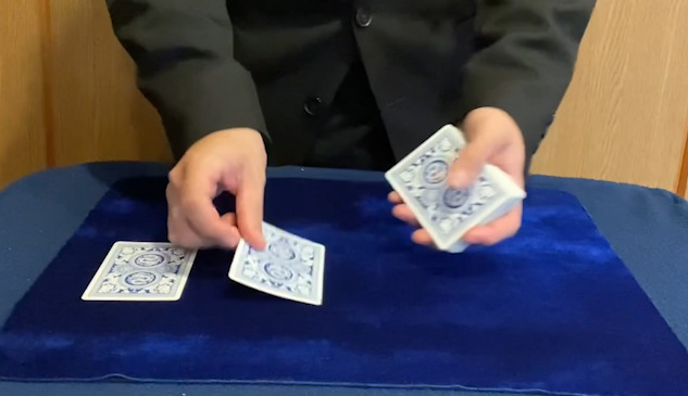 キングに変化するエース | 基本技法だけでできる4枚の変化現象 | TANECOLE MAGIC